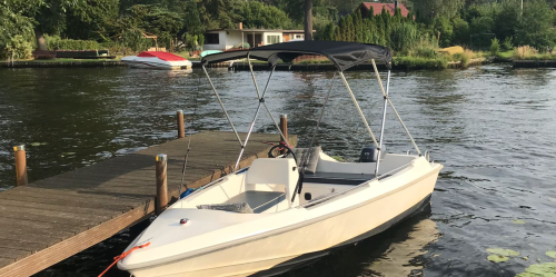 In Berlin ein Motorboot mieten - Oscar
